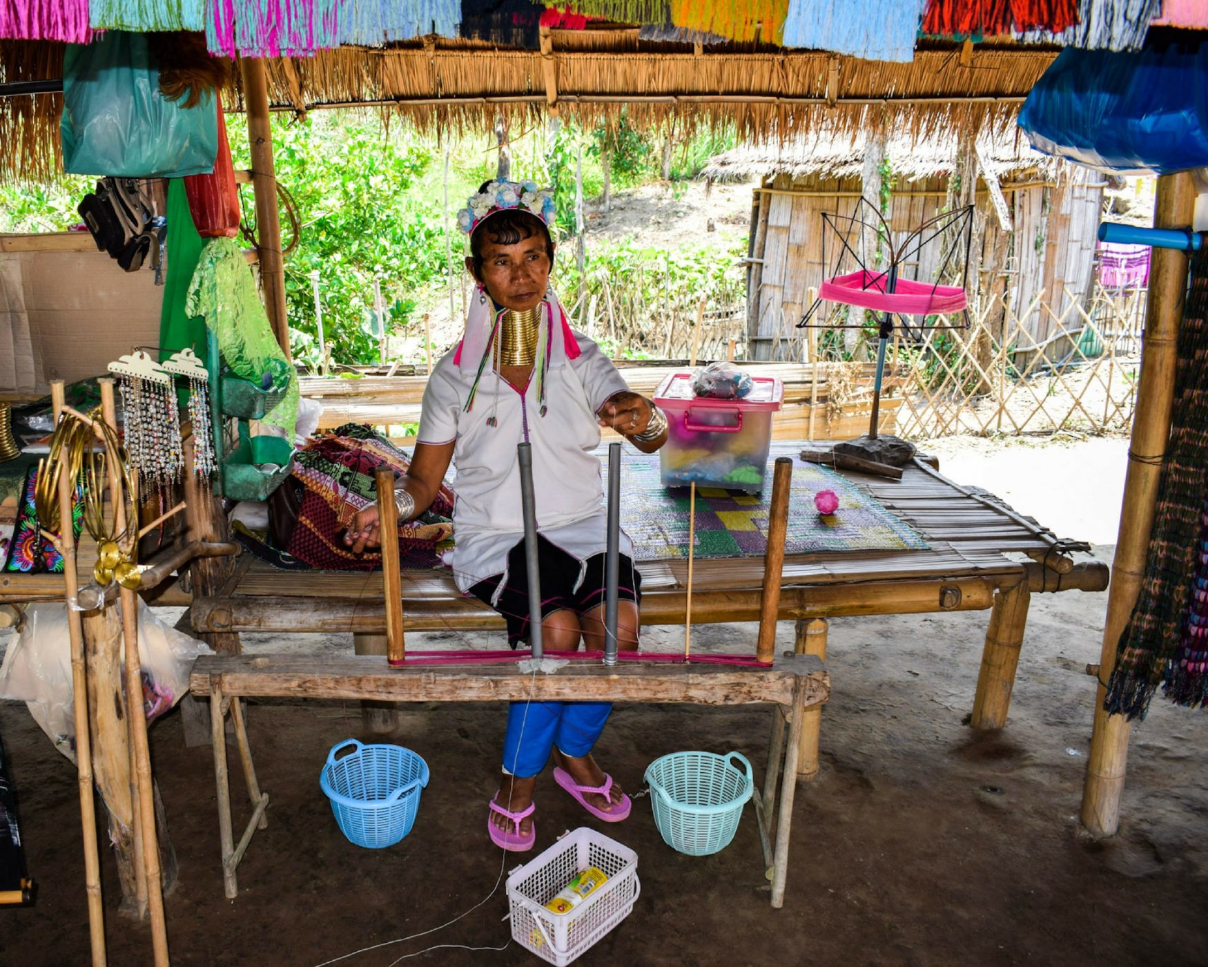 The Real Life Under 25 Neck Rings: Karen Long Neck Tribe Thailand | The ...